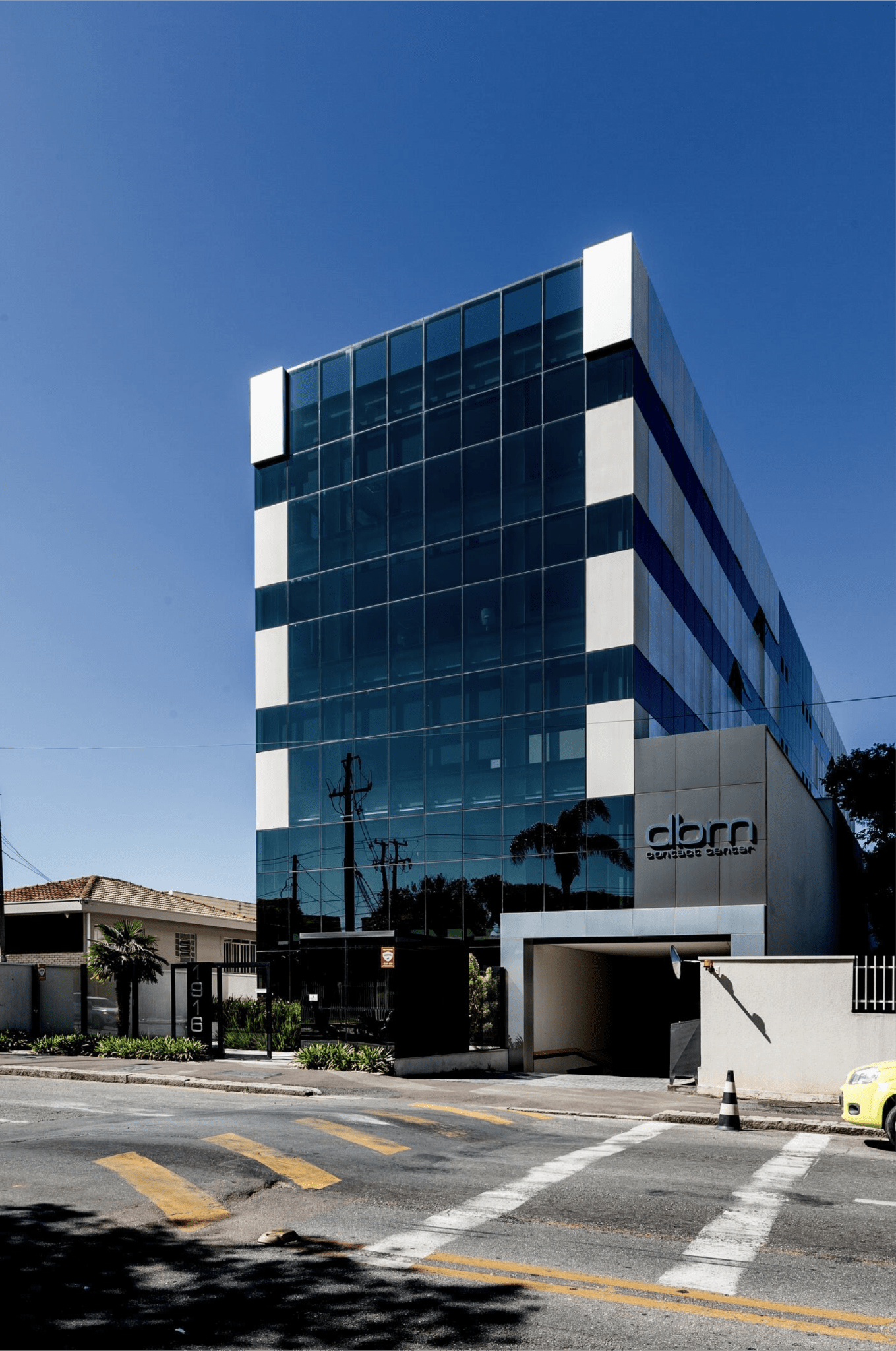 dbm – A tecnologia ao seu alcance.